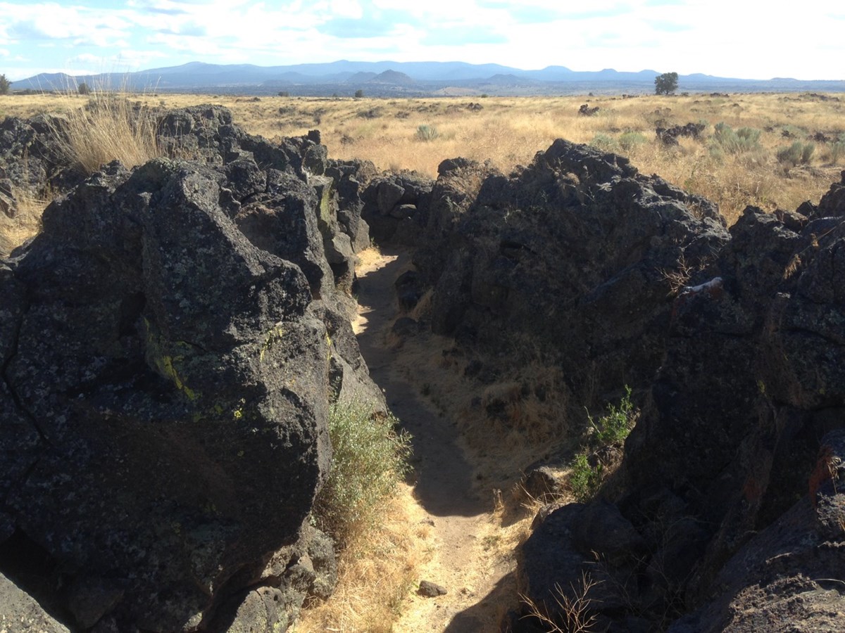 Inflation Structures, Lava-Rise Plateaus & Inflation Pits (U.S ...