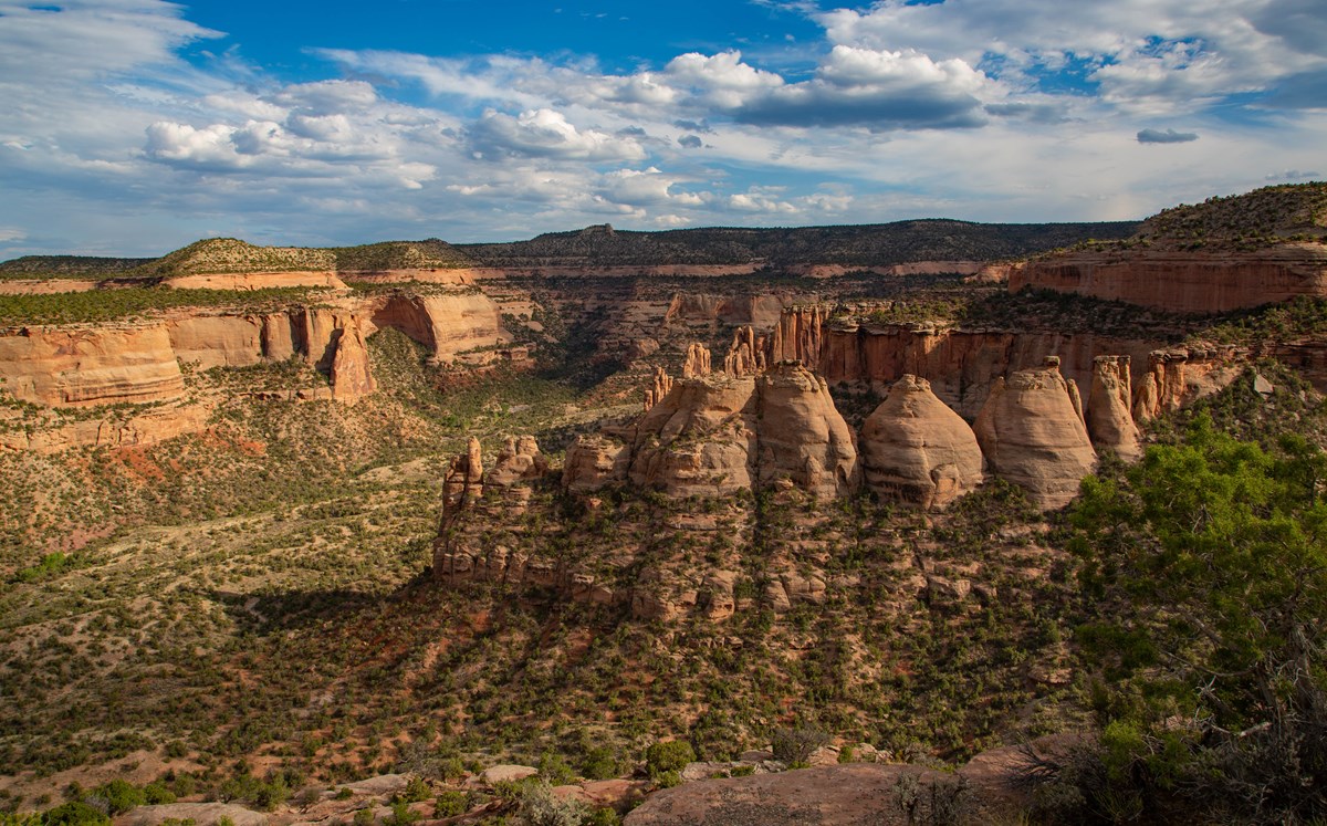 Benefits of Hiking the Colorado National Monument (U.S. National Park ...