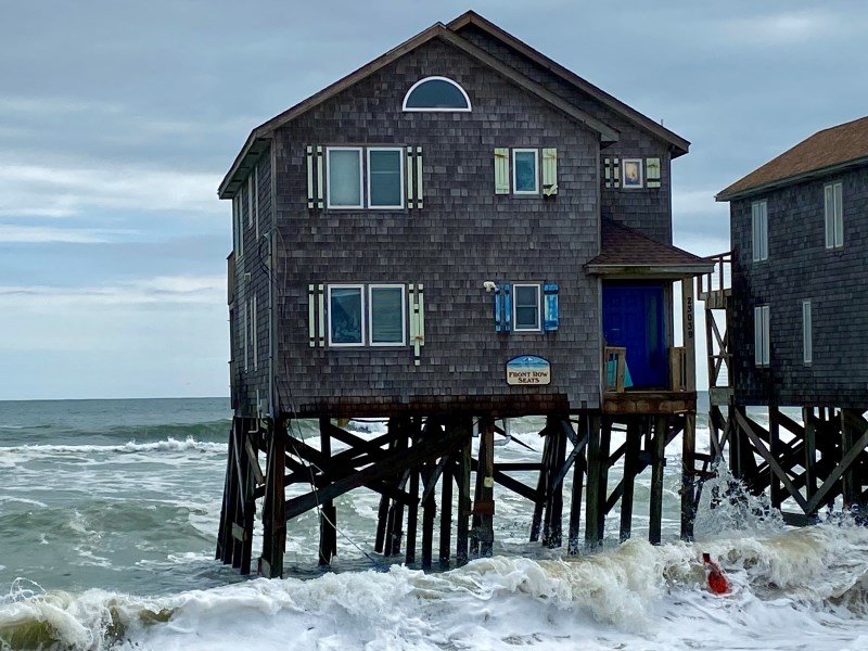 Third house collapses on G A Kohler Court in Rodanthe - Cape Hatteras ...