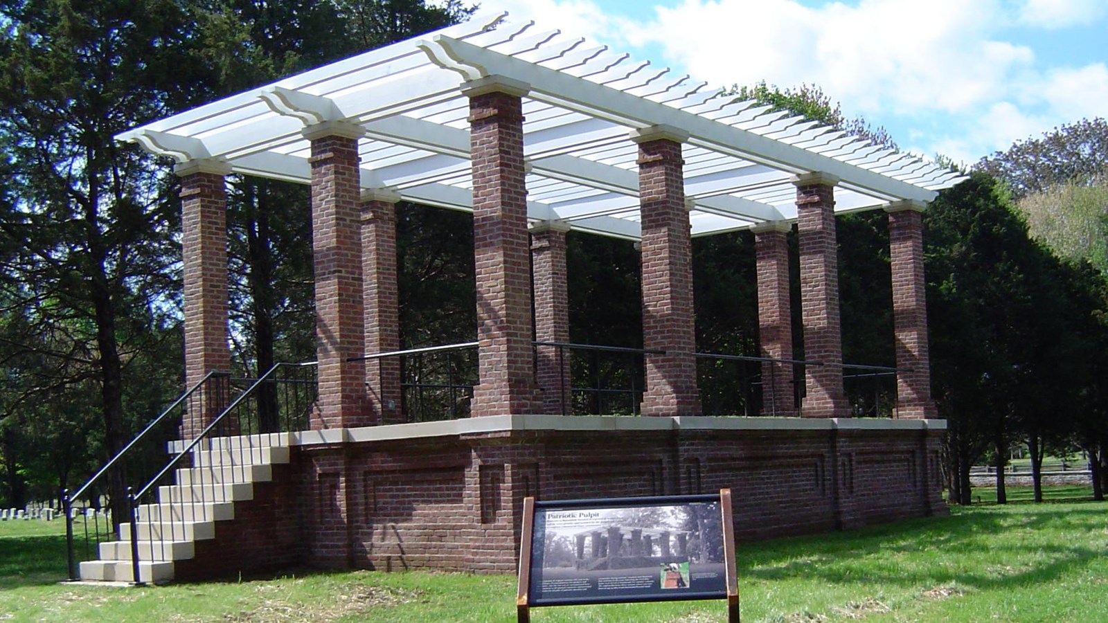 Stones River National Cemetery Rostrum (U.S. National Park Service)